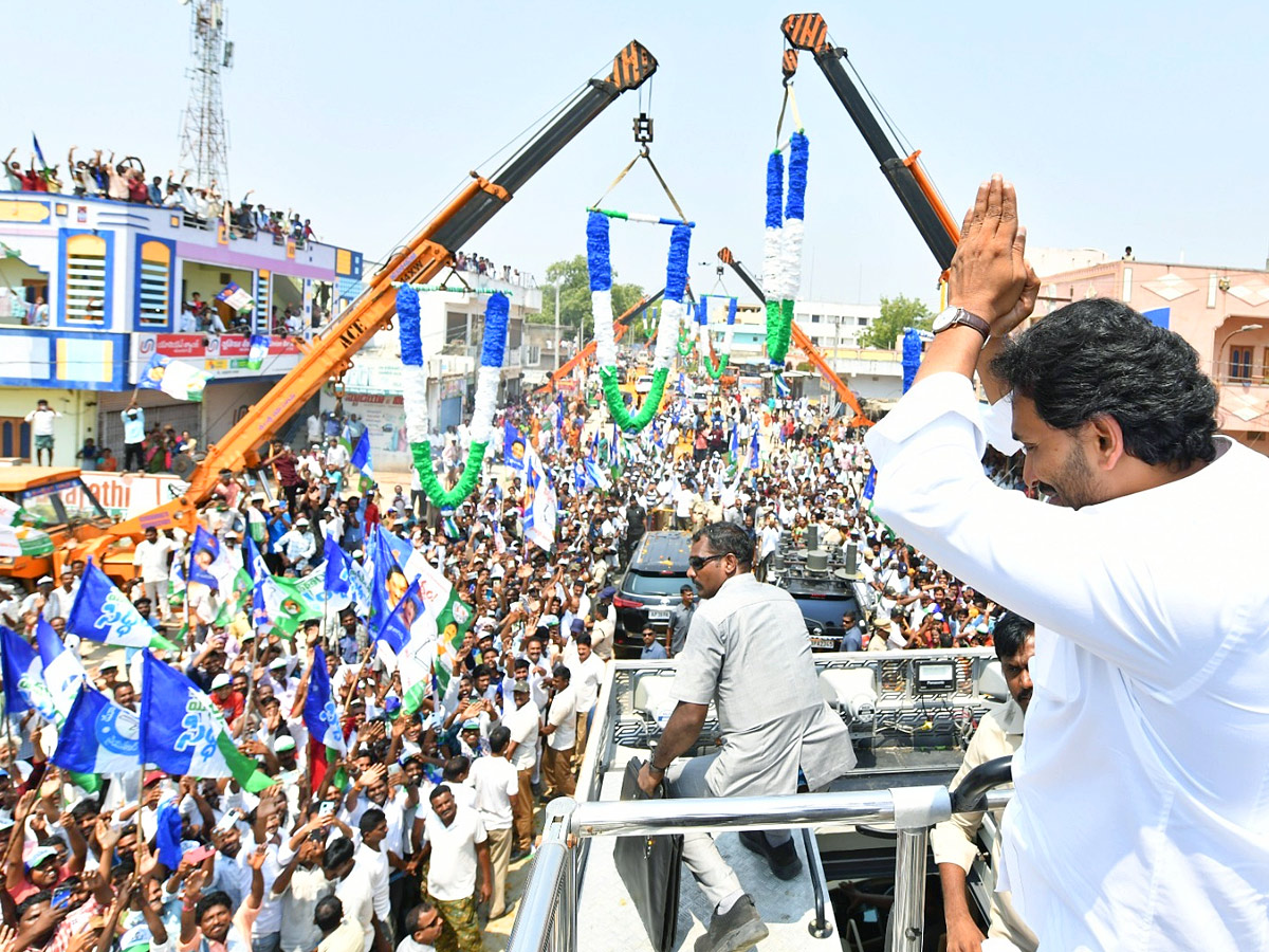 మేమంతా సిద్ధం@ డే10: ప్రజలతో సీఎం జగన్‌ మమేకం (ఫొటోలు) | CM YS Jagan Memantha Siddham Bus Yatra ...